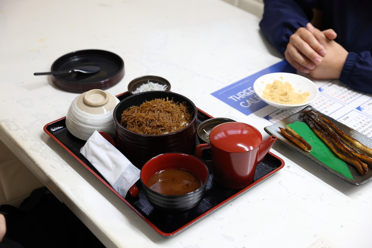 Marui-Shouten, the creator of “fresh-cooked shirasu” that locks in the ...